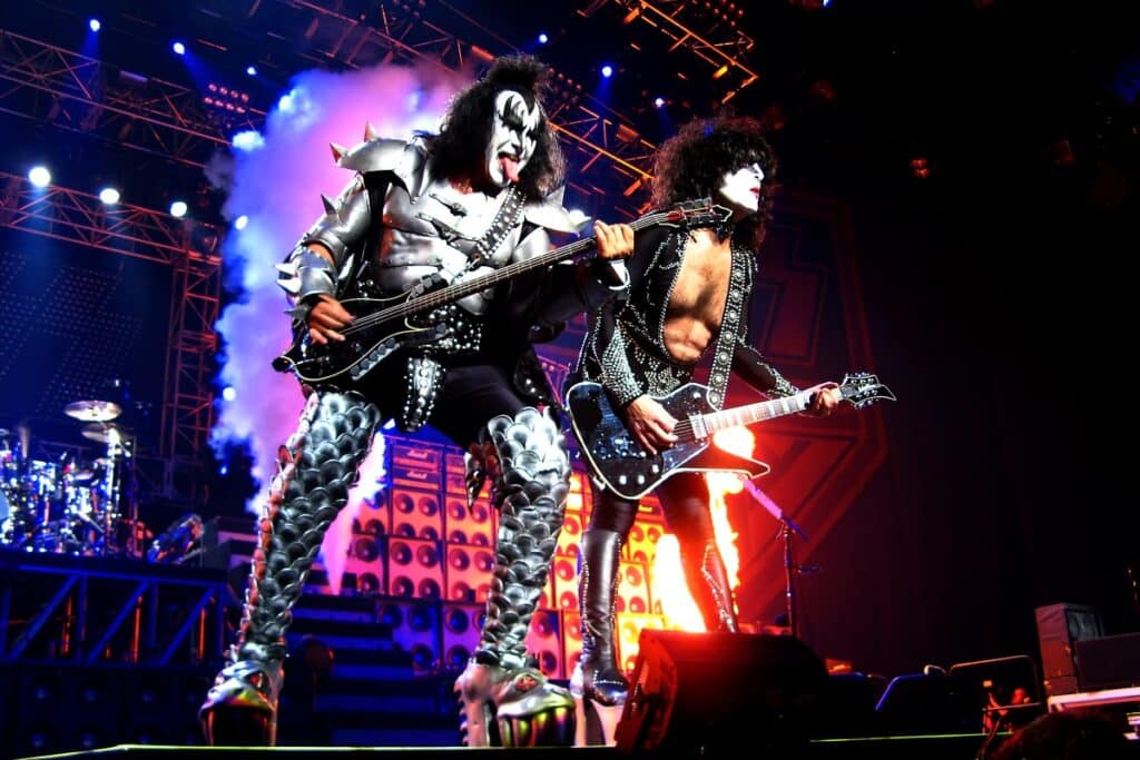 Kiss anuncia ÚLTIMO show da banda