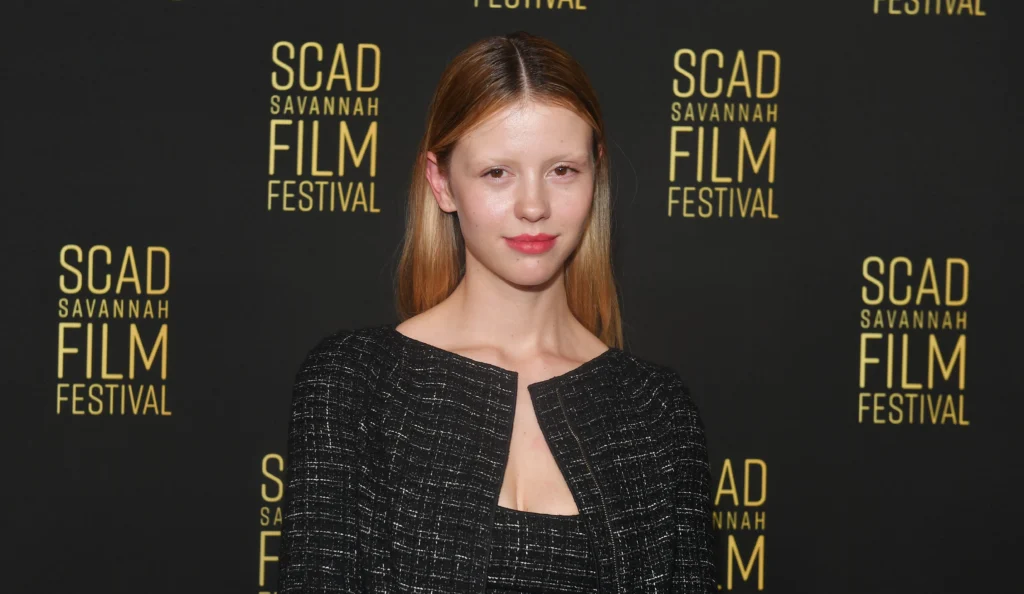 Mia Goth: Atriz de Pearl revela que quer fazer filme em português
