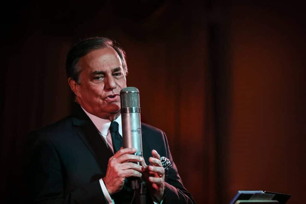 Ronnie Von cantando 3 clássicos da música internacional vai te deixar ...