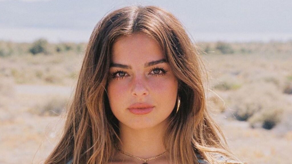 TikToker e estrela de "Ele é Demais" da Netflix lança seu primeiro EP