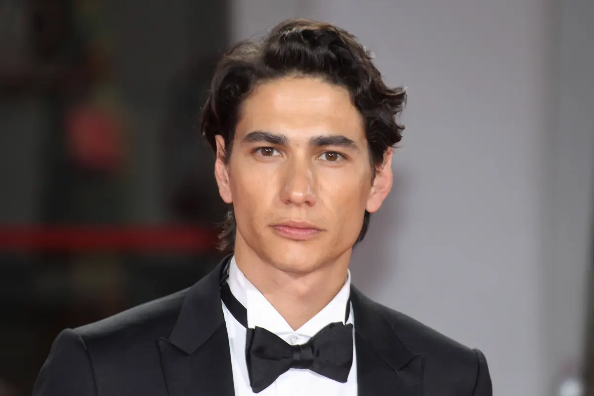 Atores de A Sociedade da Neve: elenco completo do filme da Netflix